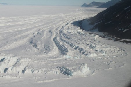 Ice shelf moraines - AntarcticGlaciers.org